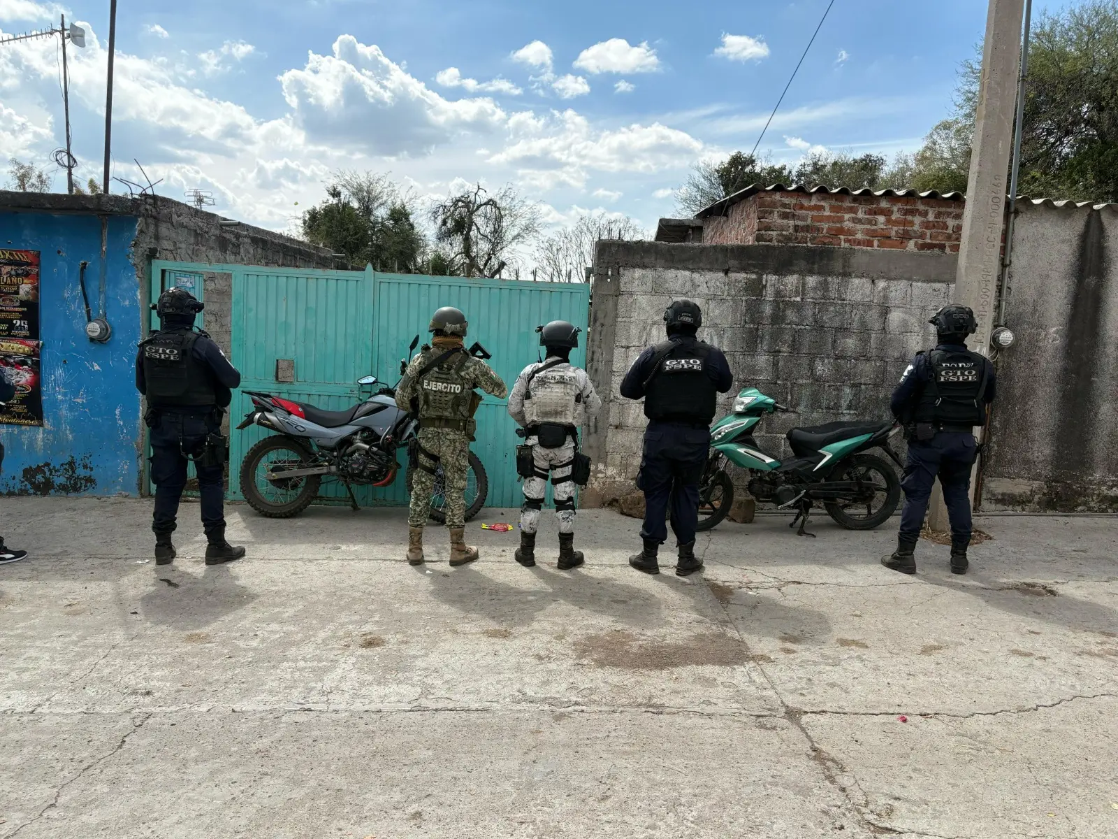 Detienen a cinco personas en Yuriria con armas, droga y vehículos robados - anews