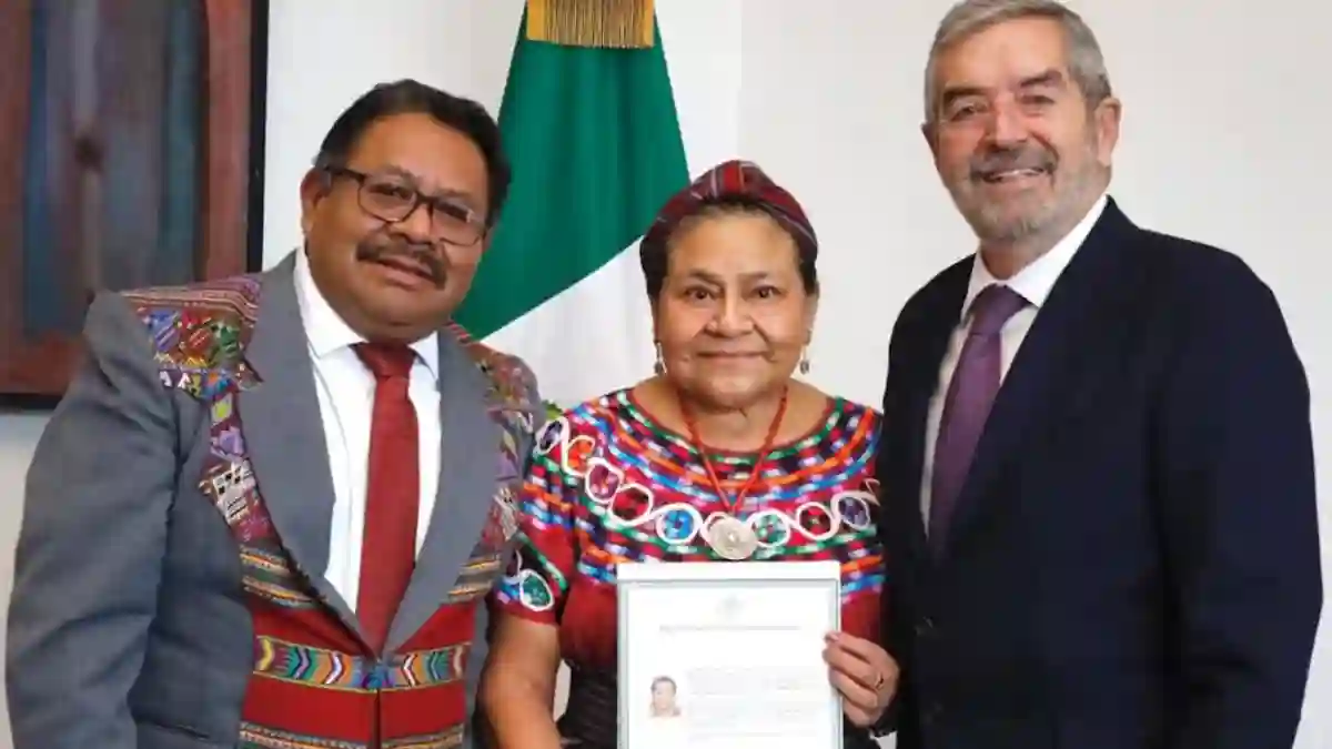 Ya es mexicana Rigoberta Menchú, Nobel de la Paz - anews