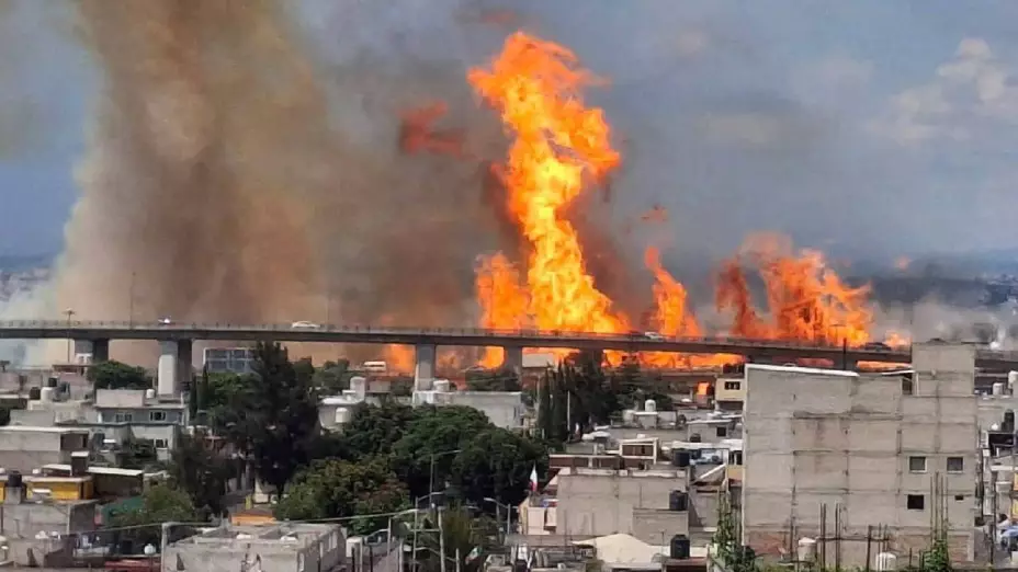 VIDEOS: Así se vivió la explosión de pipa de gas en CDMX; van más de 50 ...