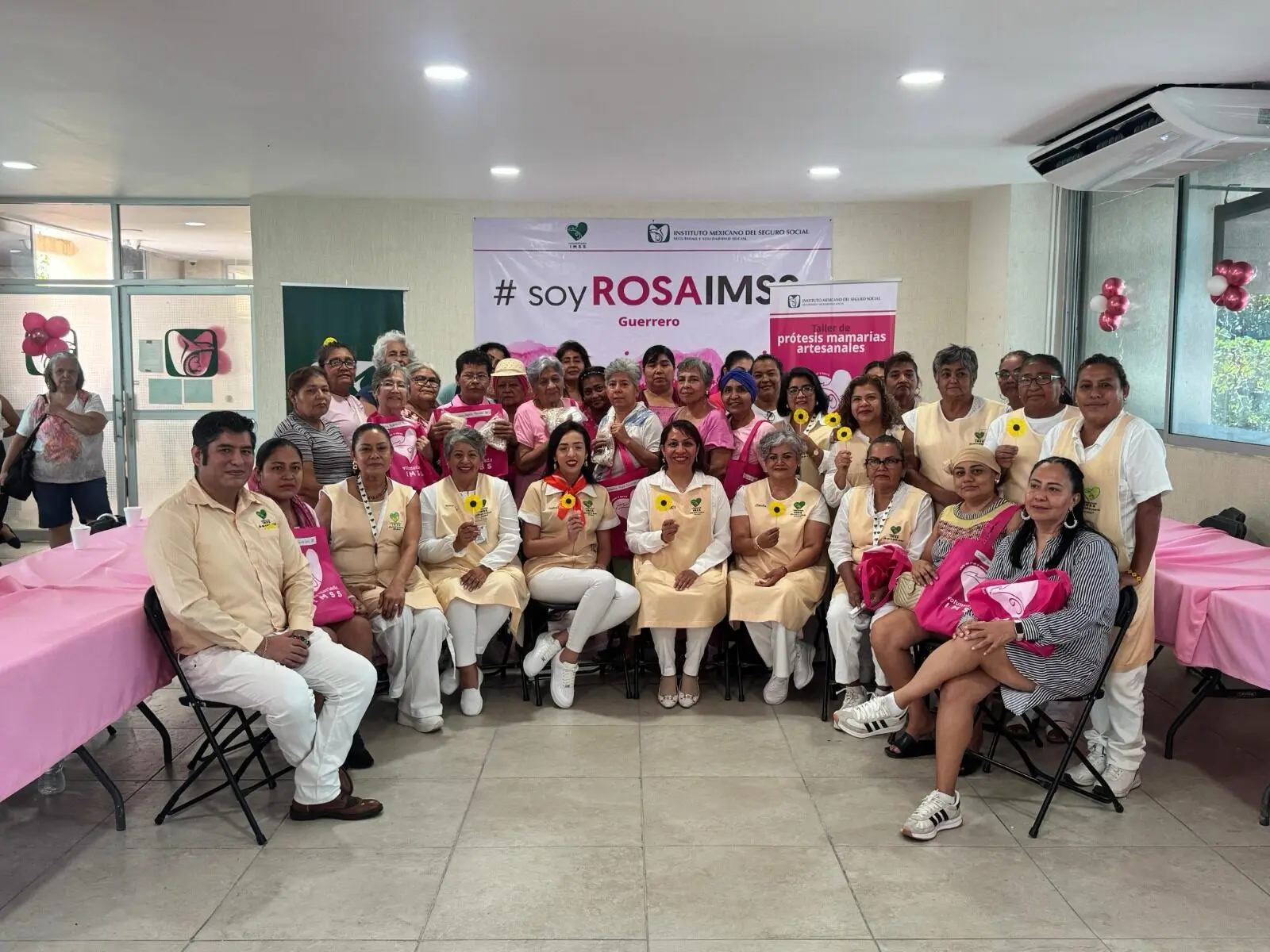 IMSS Guerrero entrega prótesis mamarias artesanales a sobrevivientes de ...