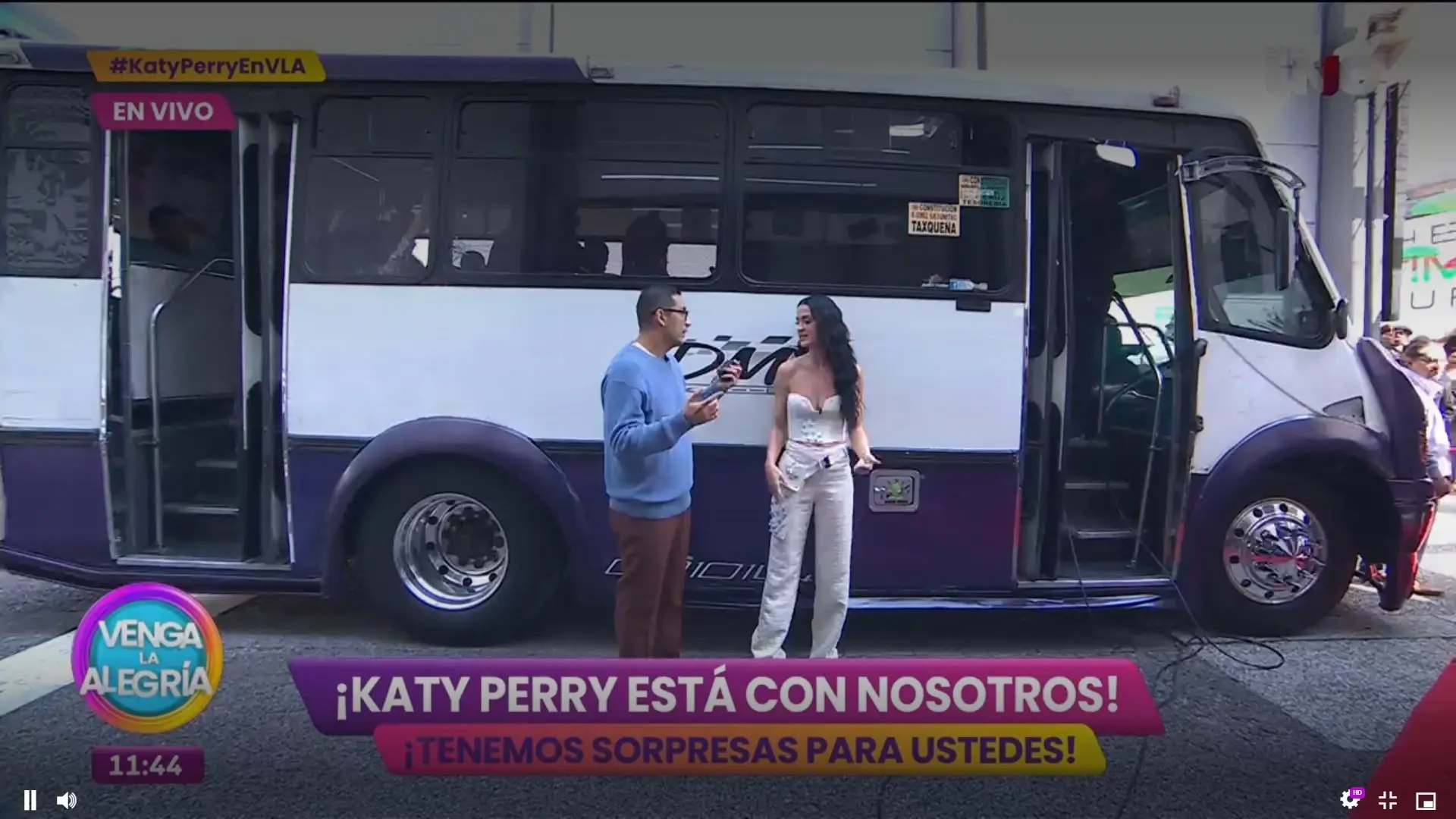 Suben a Katy Perry a un microbús de CDMX - anews